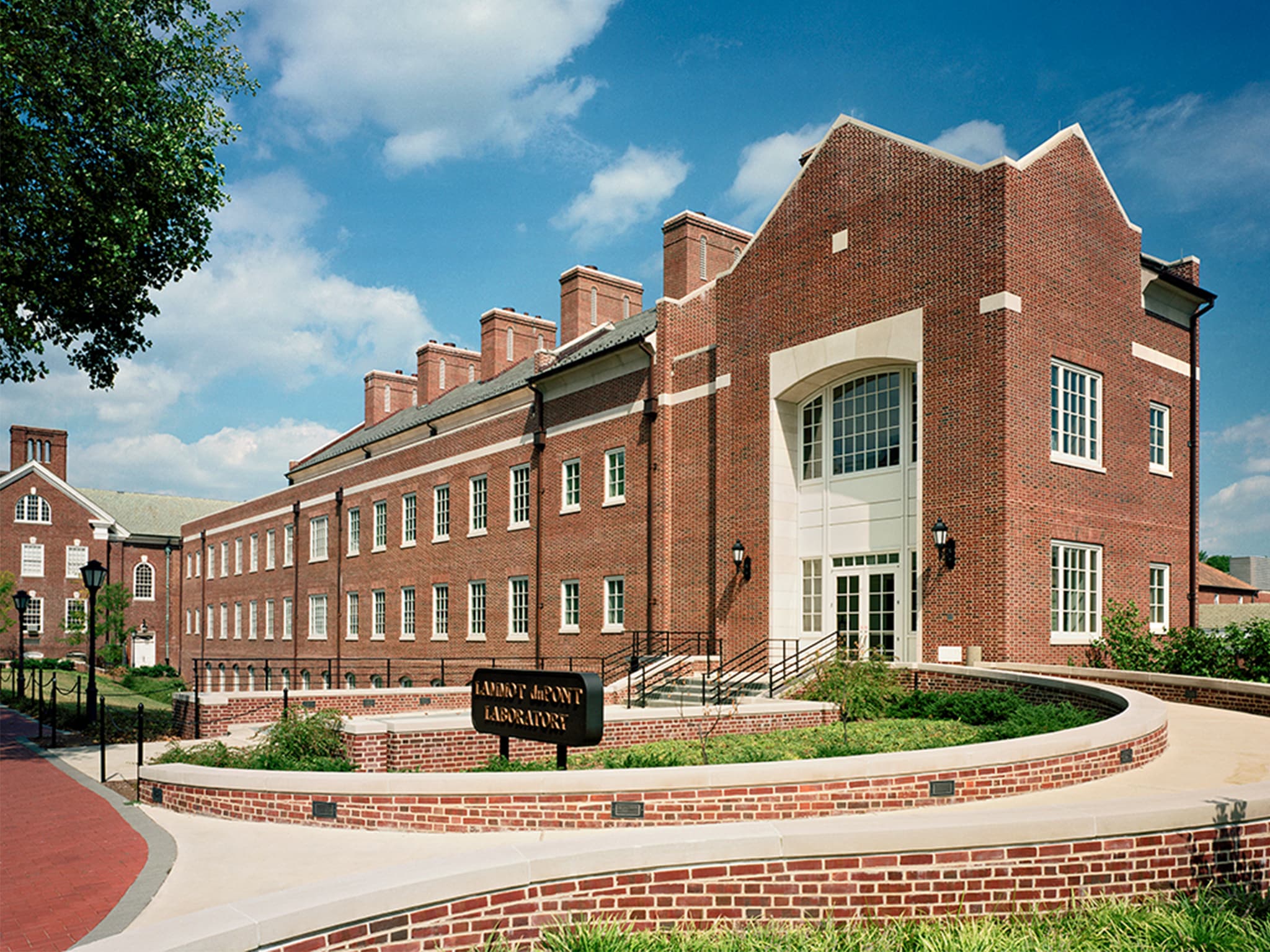 University of Delaware Lammot du Pont Laboratory - EDiS Company